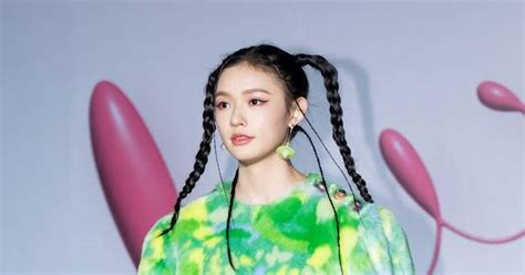 사진 임윤사랑스러운 워킹