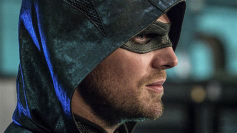 Arrowverses Oliver Queen A Departure From Comic Book Roots
