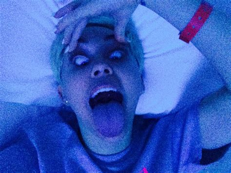 Miley Cyrus Leaks 30 Photos The Fappening News