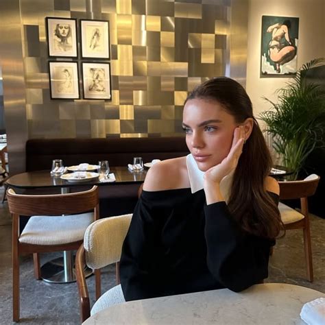 Daria Iamdariamorozova • Threads Say More