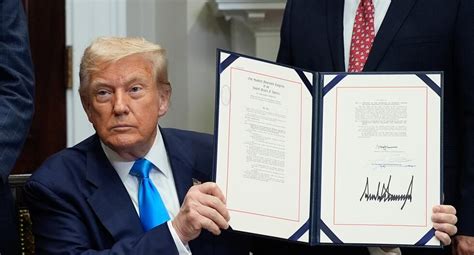 Donald Trump Firma Decreto Que Impone 50 De Aranceles Adicionales A