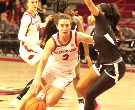 Arkansas Izzy Higginbottom Named Sec Hoops Co Player Of The Week