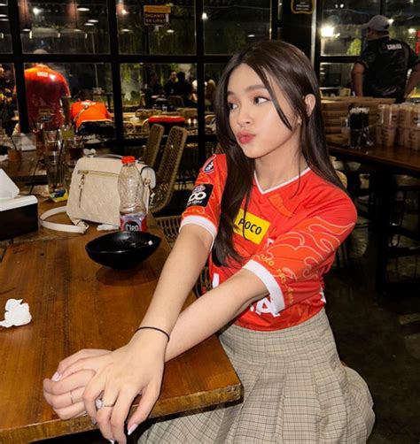 Eca Aura Yang Hobi Kulineran Ini Dikabarkan Dekat Dengan Alam Ganjar