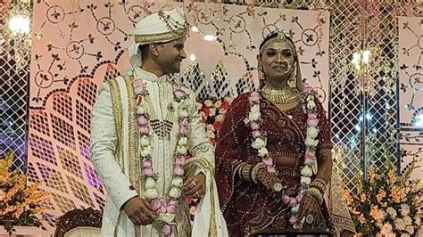 Crpf Officer Poonam Gupta Ties The Knot With Avneesh Kumar At The