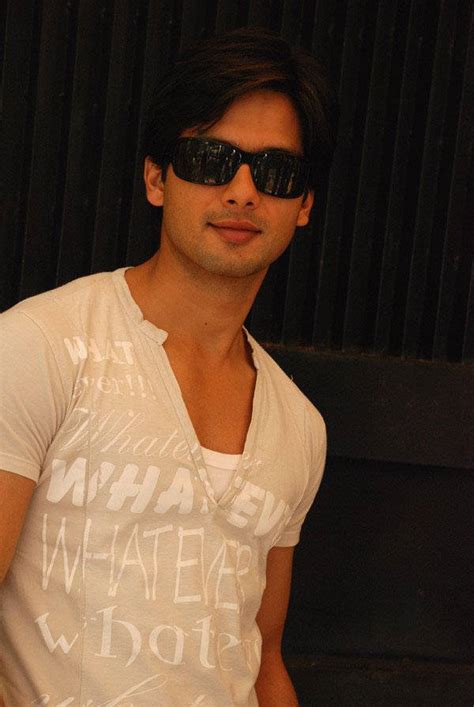 Shahid Kapoor Cute Bollywood Actor Biography And Wallpapers