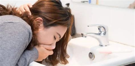 Muntah Darah Tiba Tiba Apa Gejala Punca Dan Kesan Jika Dibiarkan