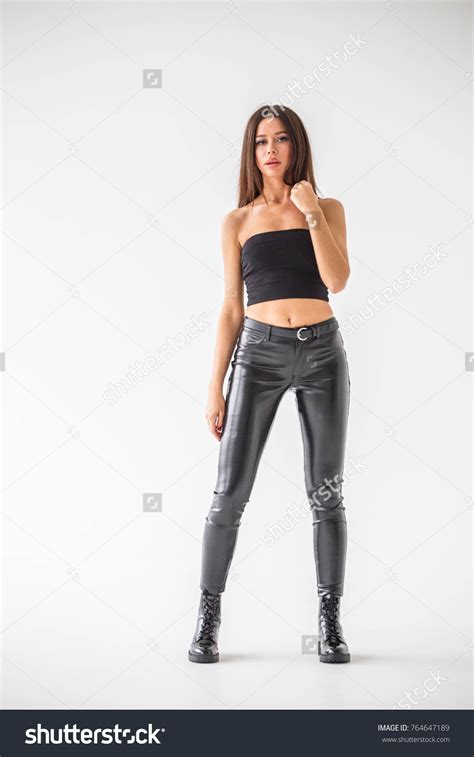 Girls In Leather Pants Lizenzfreie Bilder Women In Leather Pants Bhby