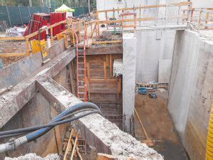Site Specific Beam And Plate Shoring System Paired With Wood Lagging