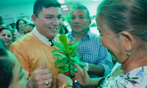 Norberto Vélez La Increíble Historia Del Alcalde Que Sana Enfermos Con Sus Manos Milagrosas