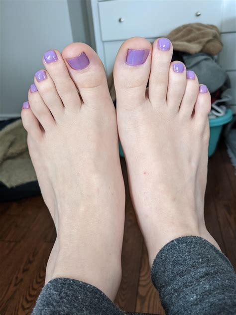 Cute Colour On My Soft Feet Scrolller