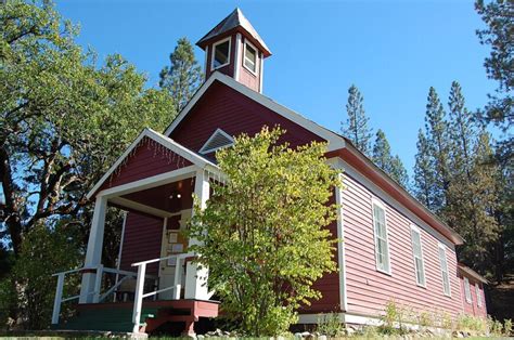 10 Secluded Towns In Northern Californias Trinity Alps Revel In Their