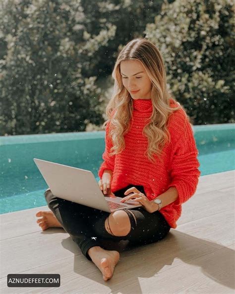 Danielle Arciniegas Feet Aznudefeet