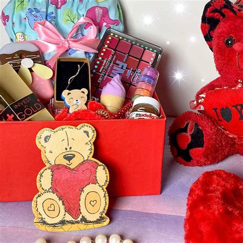 ارسال سفارش با پک کادویی و تزیین دلبرباش