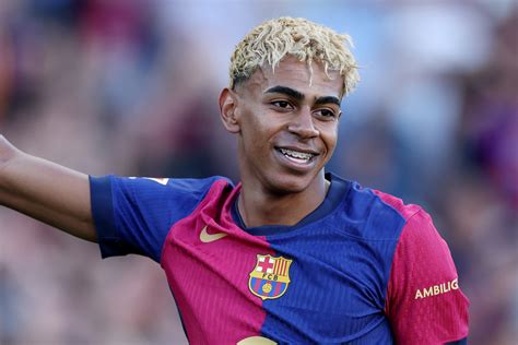 全てのプレーが完璧！バルセロナfwヤマルのゴールは止められない？リーガ最優秀u23選手に輝いた「理由」をクラブ公式が公開 フットボールチャンネル