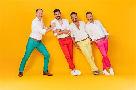 Cuki Coprendo Il Fondo Della Padella Con La Carta Forno Cuki Cuoci I