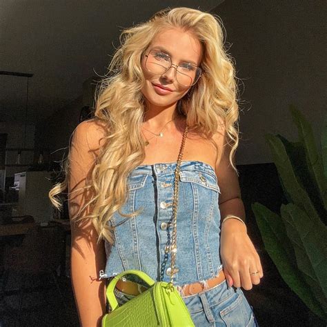 Glasses Make Her Sexier R Girlswithglasses