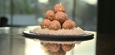 Gond Aur Gulkand Ke Ladoo Recipe By Suraj Kumar Sahoo Ndtv Food
