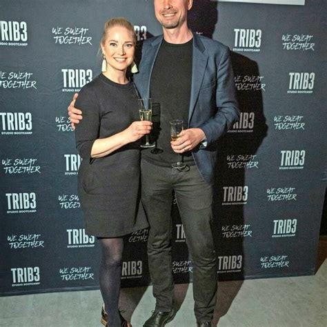 Tv Lääkäri Pippa Laukka Poseeraa Yllättäen Alasti Hsssä Paljastaa Totuuden Vartalostaan Ja