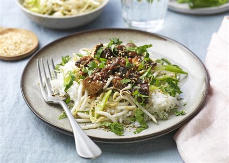 Sojamarinerad Svamp Med Ris Och Böngroddar