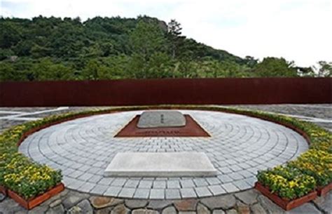 노무현 전 대통령 묘역에 소변 뿌린 40대 남성 붙잡혀 일요신문