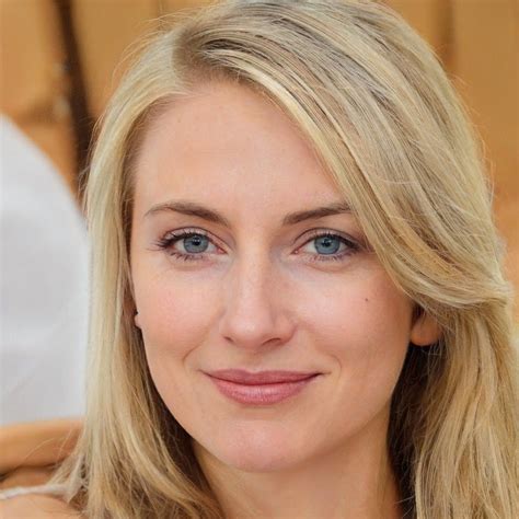 Best 13 Mona Wales Biography Wiki Age Height Career Photos And More
