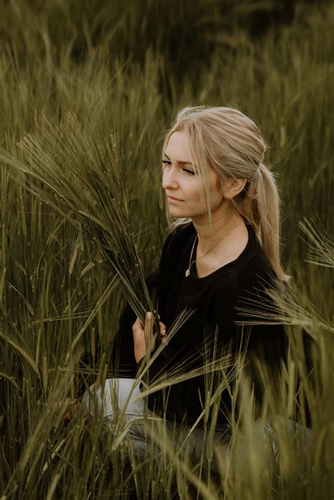 Anna In Nature Olivia Junker