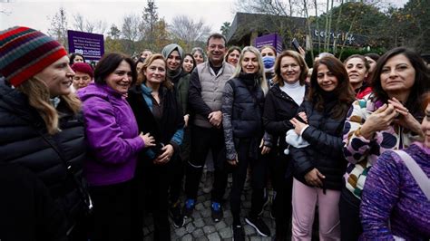 Ekrem İmamoğlu Ile Eşi Dilek İmamoğlu 88 Yıldönümünde Kadınlarla Yürüdü Internet Haber