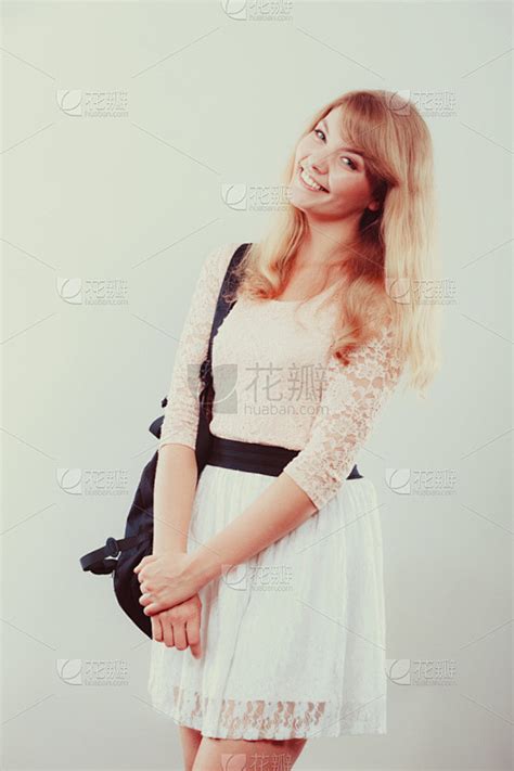女人可爱的学生女孩背包高中垂直画幅美美人白人