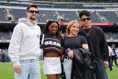 Simone Biles Attends Bears Game Vs Rams Nbc Chicago