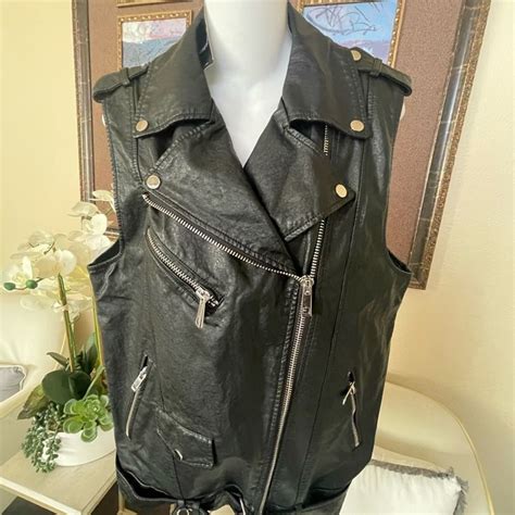 Forever 21 Faux Leather Sleeveless Jacket Cropped Faux Leather