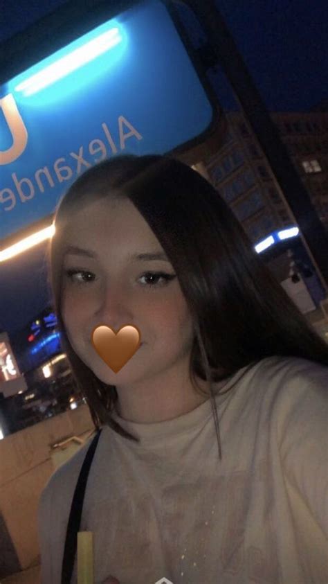 Pin By Dearxoshnaw On Love Snap Girls Girls Who Workout Cute Poses