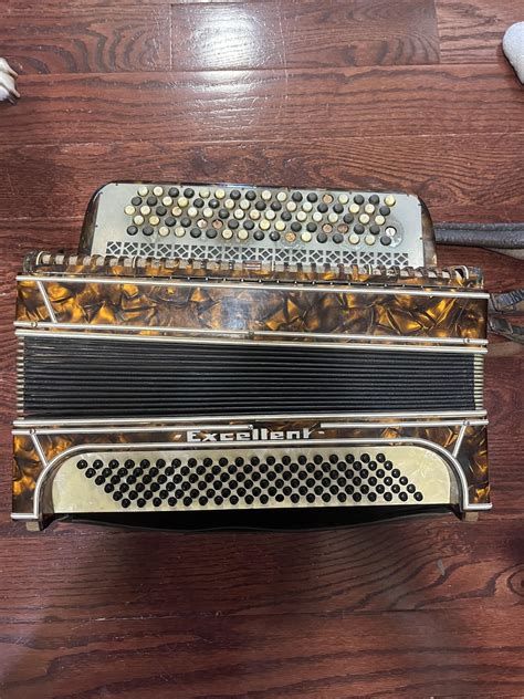 can anybody identify this accordion r accordion