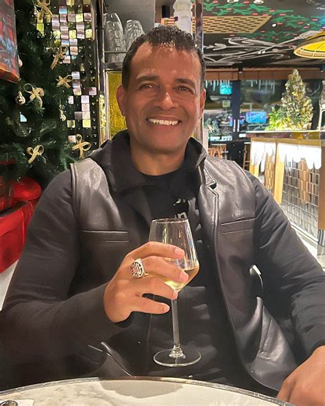 Pam Andersons Ex Mario Van Peebles Reacts To Her Netflix Doc