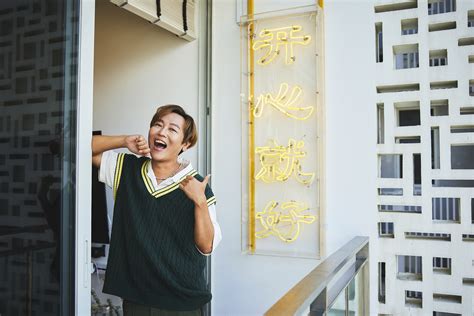 Comedian Jaspers Lai Has A See Through Bathroom In His East Coast Condo So He Can Enjoy The View