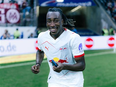 Yan Diomande Viral Usai Pamer Pakai Jersey Chelsea Liverpool Mulai