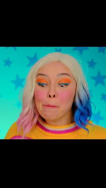 الفتاة تأكل دونات ، حب العبقري بحبها Youtube