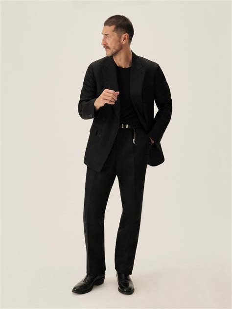 48 Handsome Mens In Black Costume Outfits