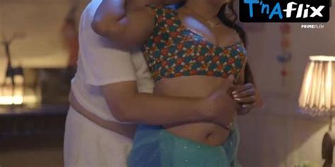 Shyna Khatri Sexy Scene In Pehredaar 2