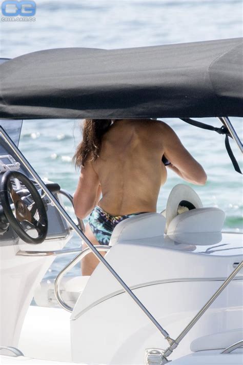 Lizzie Cundy Nude Pictures Onlyfans Leaks Playboy Photos Sex Scene Uncensored