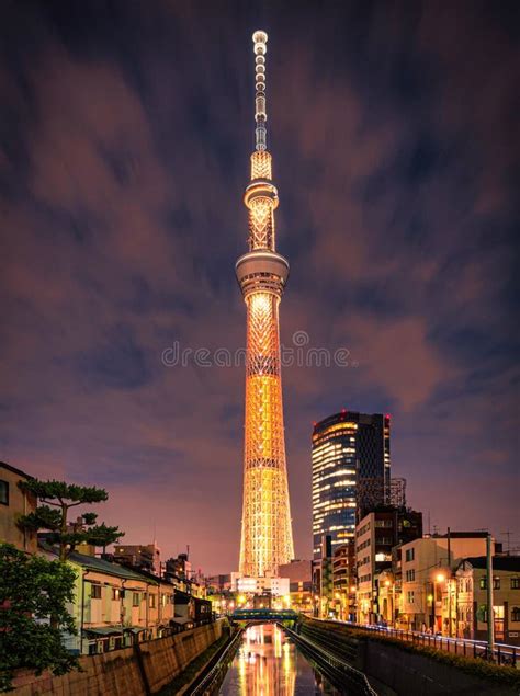Torre De árbol De Cielos Tokio Por La Noche En Asakusa Tokyo Japón