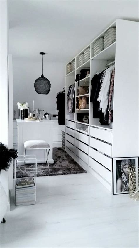 25 Stylish Minimalist Closet Design Ideas Shelterness