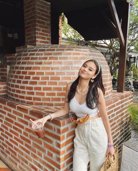 10 Potret Gege Elisa Diisukan Pemicu Perceraian Desta Natasha Rizki