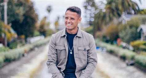 Javier “chicharito” Hernández Sale Con Conocida Influencer De Moda