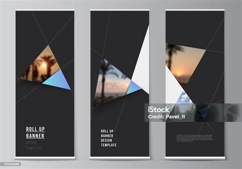 배너 스탠드 수직 전단지 플래그 디자인 비즈니스 템플릿 롤업 벡터 레이아웃 파란색 삼각형 및 삼각형 모양으로 창조적 인 현대적인 배경 심플한 디자인 장식 건물 정면에 대한