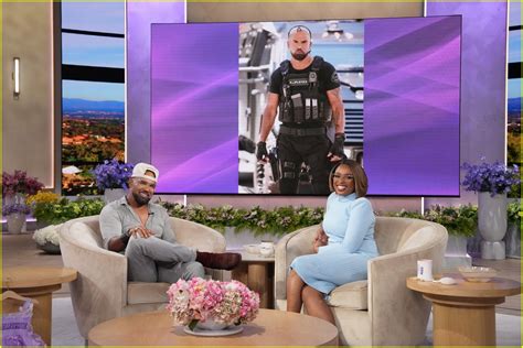 Shemar Moore Flashes His Abs On Jennifer Hudson Show Credits Fans For Saving S W A T From