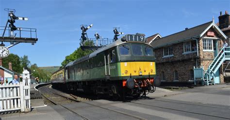 Class 25 Bo Bo Sulzer Dieselelectric Locomotive D7628 Sybilla D5185