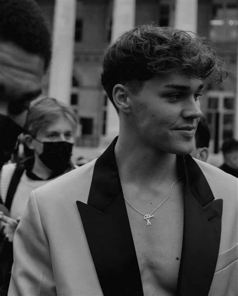 Pin By Iangallagher On Noah Beck Beautiful Face Guys Fashion