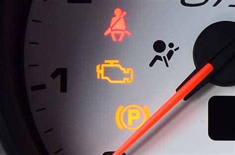 Check engine. Czy można jeździć z palącą się kontrolką silnika?