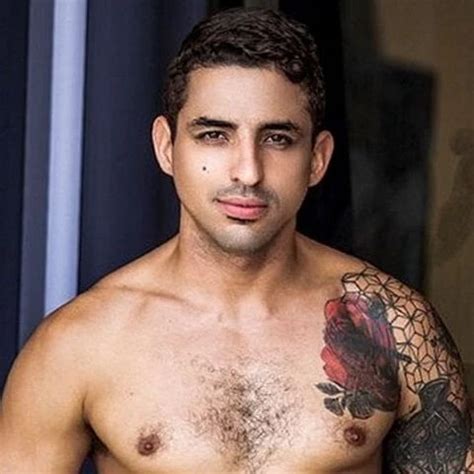 Fit hunk roque rems a pelo se folla a su deportista guía xHamster