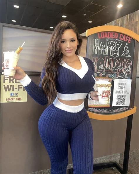 Gorgeous Latina Beauty Ettadevil